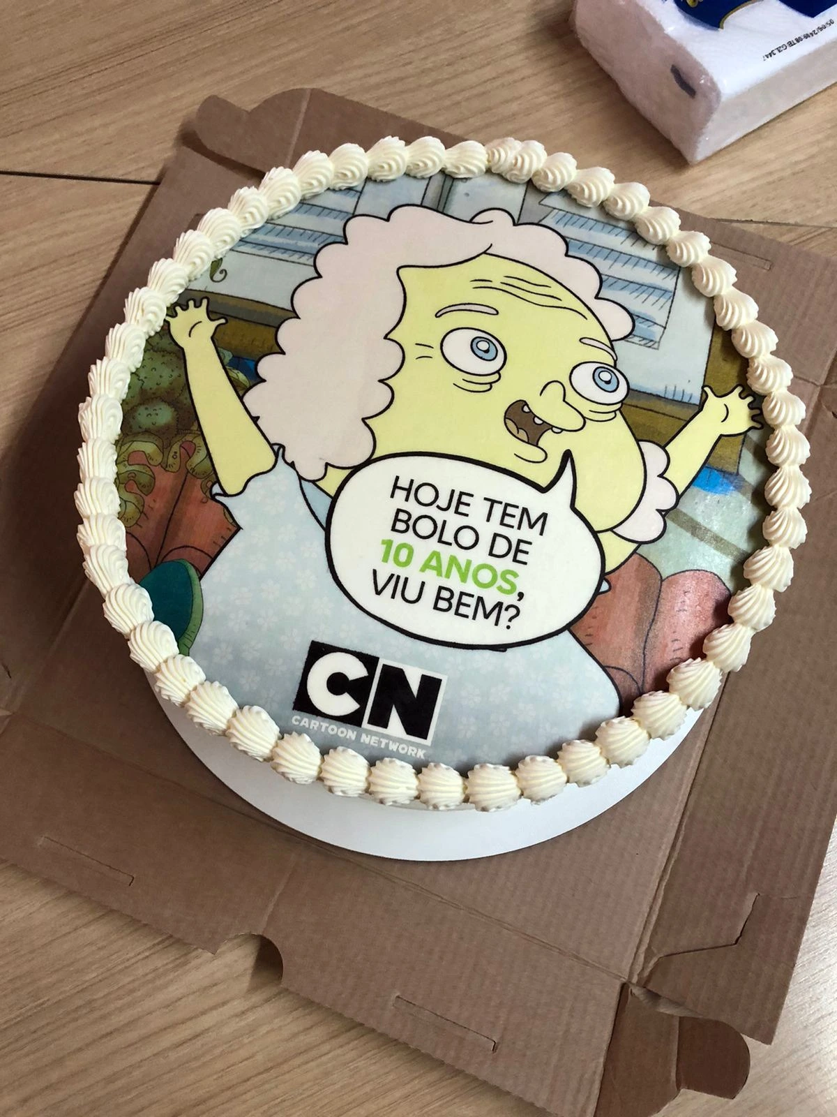 O bolo comemorativo de 10 anos do Irmão do Jorel da Cartoon Network ...